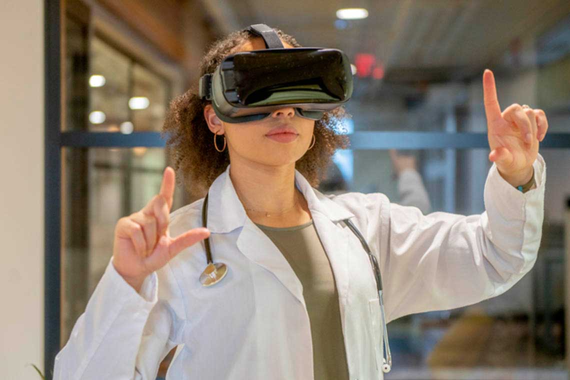 How Virtual Reality in Nursing Education Aids ABSN Students - Felician